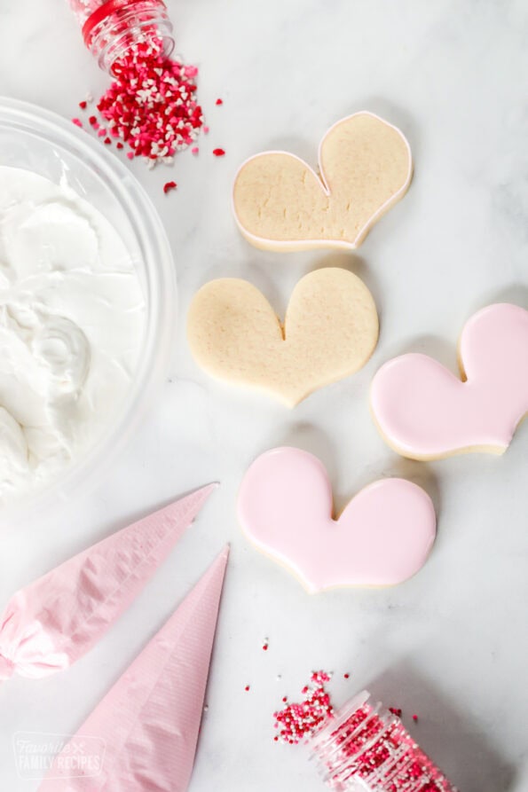 How to Make Royal Icing and Flood Icing