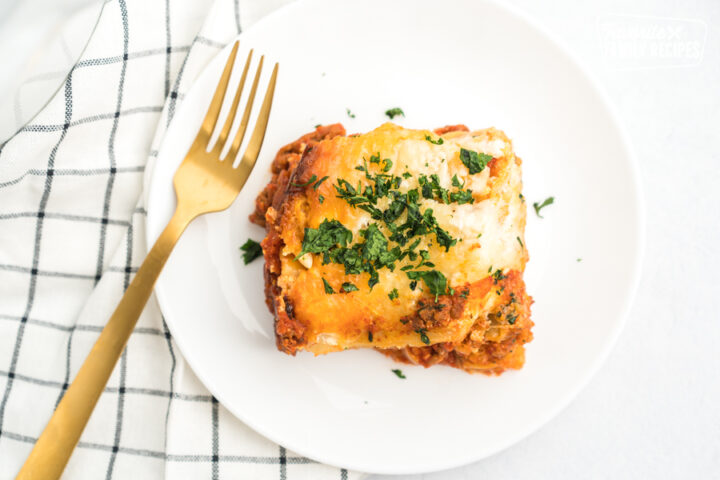 Crock Pot Lasagna (w/ UNCOOKED noodles) | Favorite Family Recipes