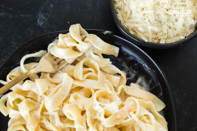 Authentic Fettuccine Alfredo (4 Ingredients)