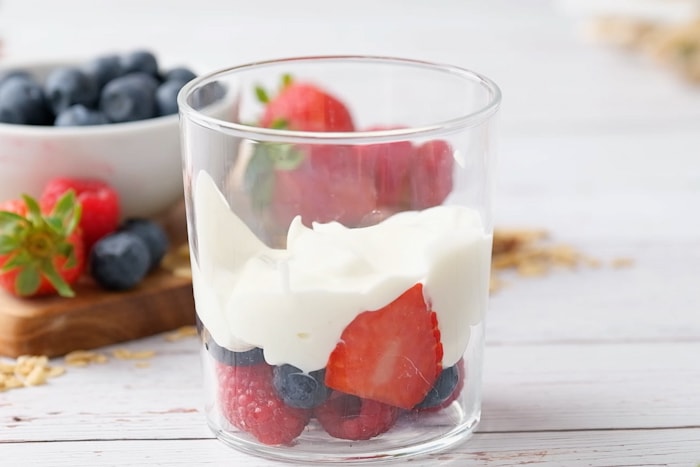 Make Ahead Breakfast Parfaits (ready in 15 mins)