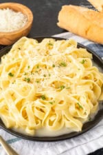Authentic Fettuccine Alfredo (4 Ingredients)