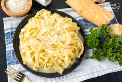 Authentic Fettuccine Alfredo (4 Ingredients)